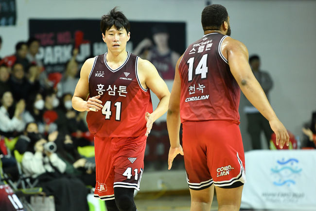 '주전들 나설 필요도 없네' KGC, KCC 24점차 대파…정규리그 우승 -1승