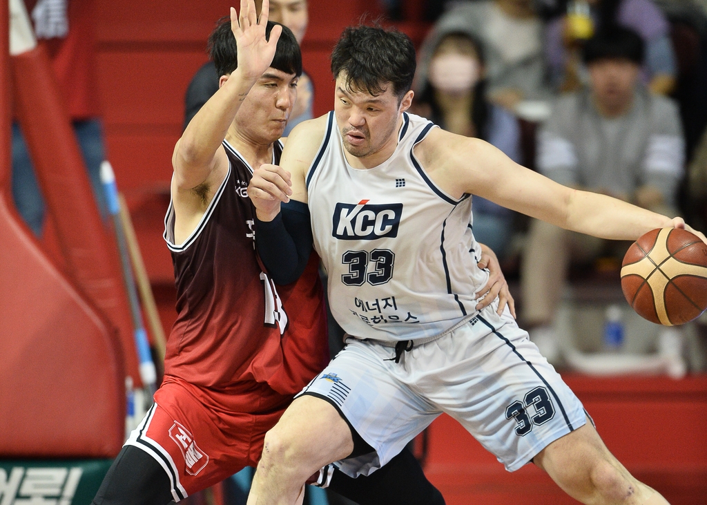 프로농구 인삼공사, 정규리그 우승까지 '1승'…KCC 24점 차 대파