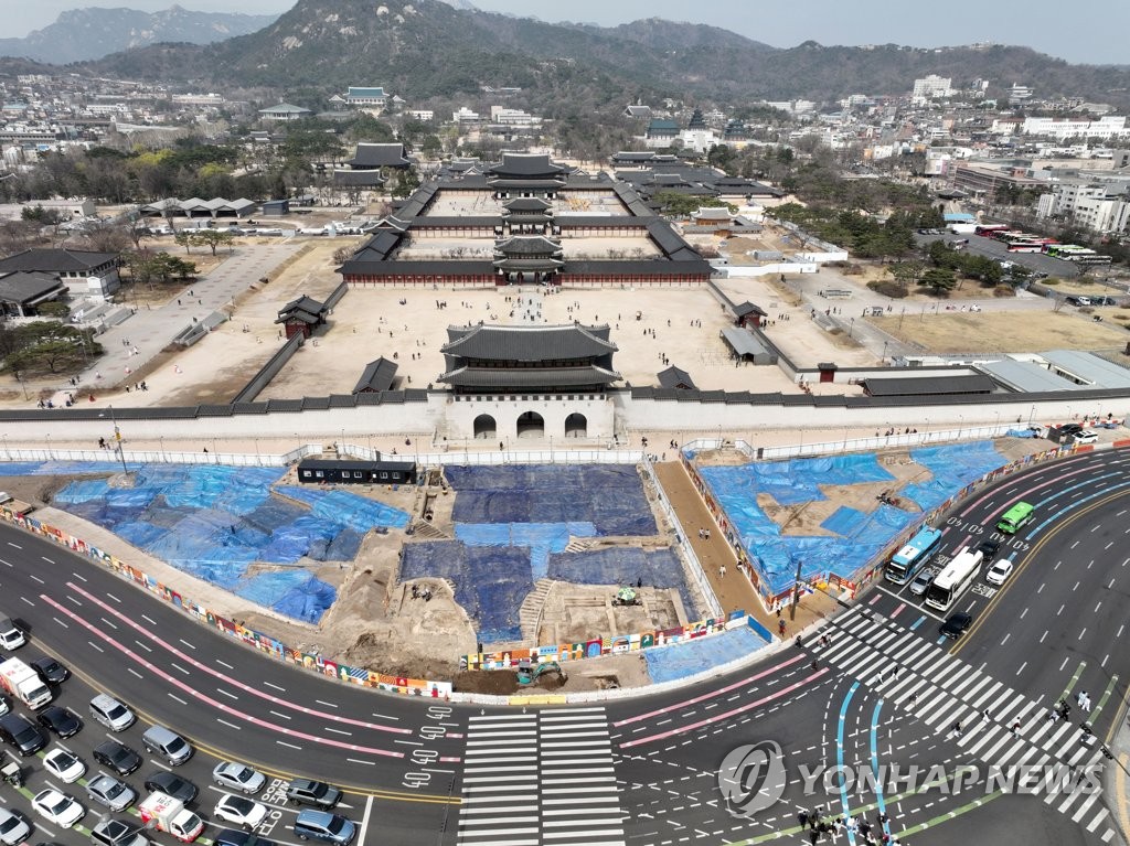 광화문 월대 복원 및 주변 정비작업