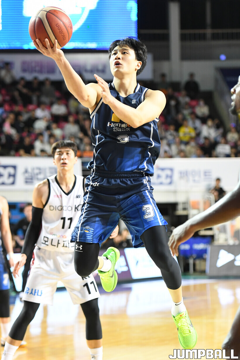 [JB포토] KCC 허웅 '자연스러운 레이업슛'