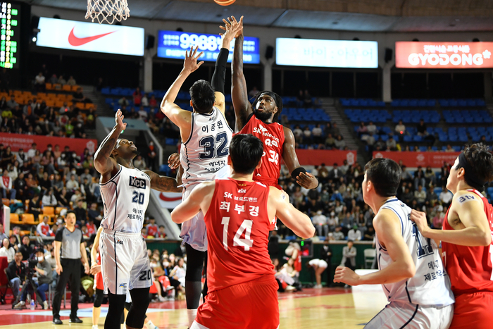 6강 PO 대진표 완성! SK-KCC, 현대모비스-캐롯 맞대결