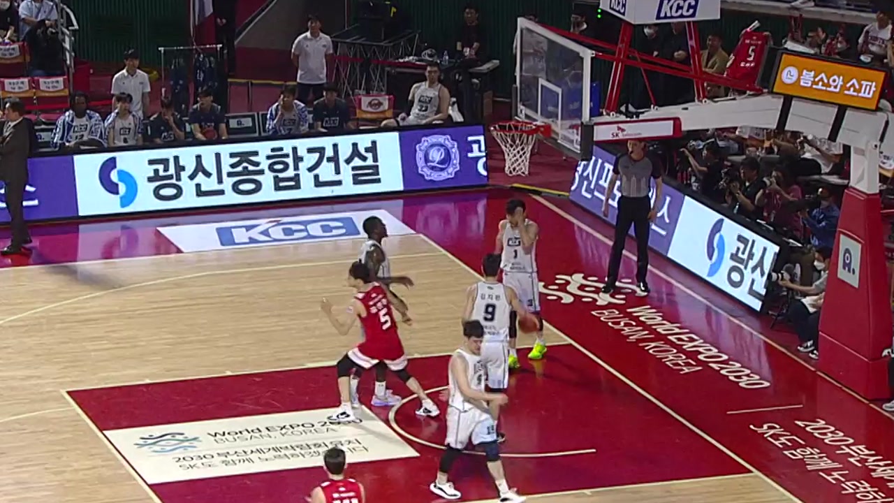 '김선형 더블더블' SK, 6강 PO 1차전 승리