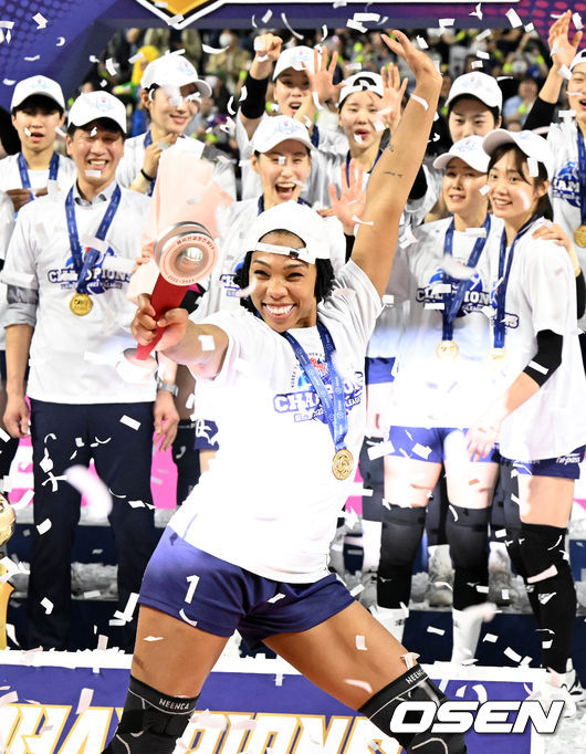 캣벨, MVP 포즈 [사진]