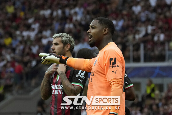 [UCL zip] '메냥 선방쇼' 밀란, 나폴리에 1-0 승리