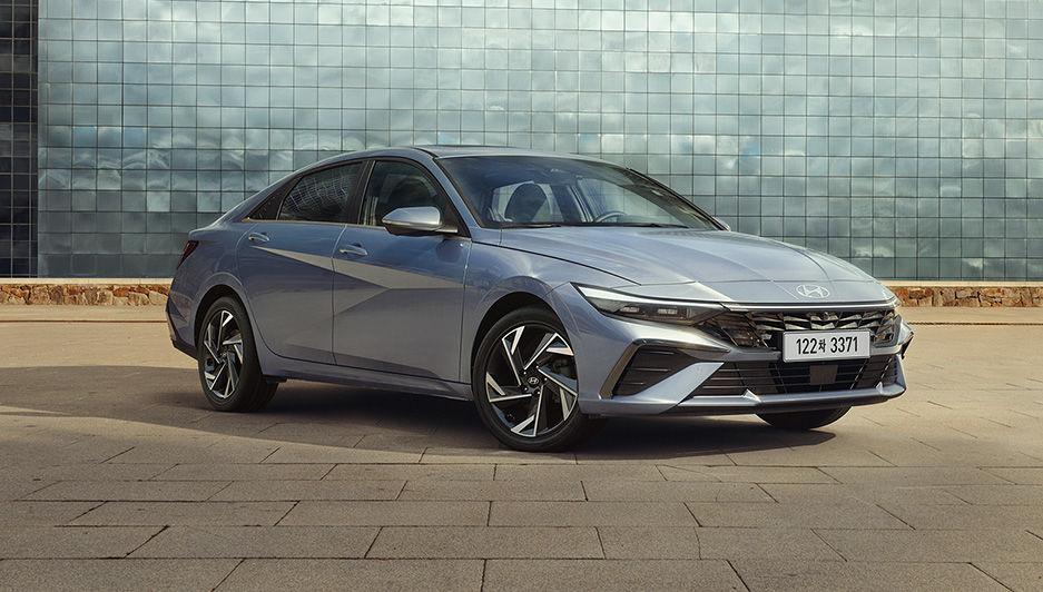 얼굴 바뀐 2024 아반떼, 어제의 나를 뛰어넘을 수 있을까? | 첫차연구소