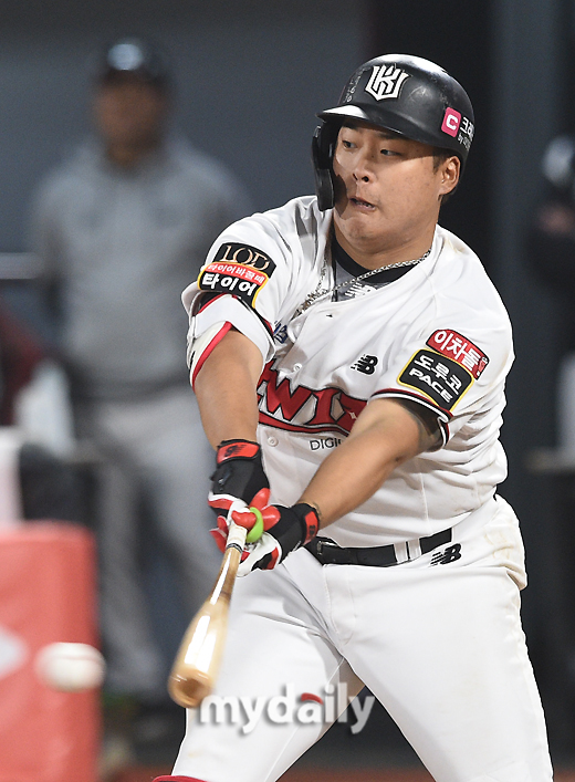 KBO 타격천재들 180도 뒤바뀐 처지…강백호 펄펄 vs 이정후 쩔쩔 ‘누가 알았나’