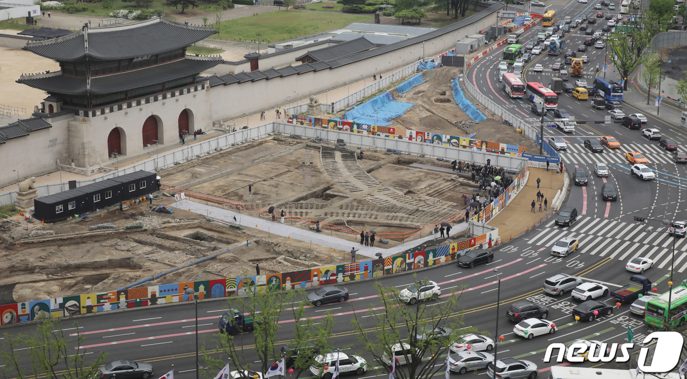 일제 전차노선으로 훼손된 '광화문 월대' 전모 확인