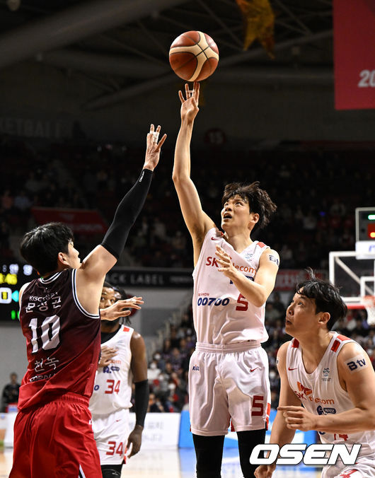 '김선형-워니 45점 합작' SK, 챔프전 1차전서 KGC 8점차 제압... '반전의 승리' [오!쎈 현장]