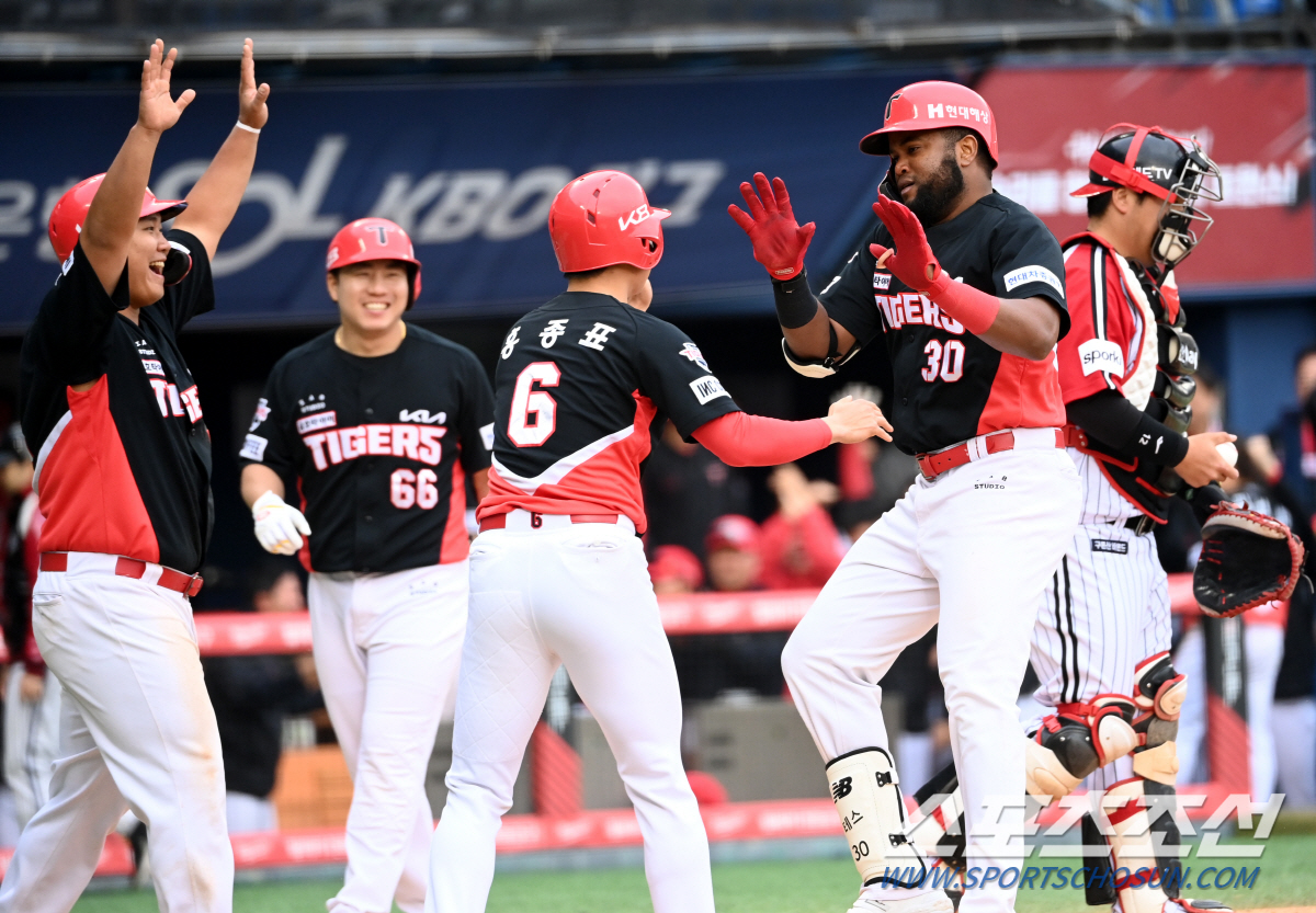 지옥에서 천당으로 온 한남자. 이제 1위와 2.5게임차. "4월 만족. 최형우의 끝내기 홈런이 터닝 포인트였다"[잠실 코멘트]