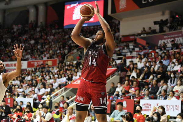 'V4-통합우승' KGC, SK 꺾고 KBL 챔피언 등극[챔프 7차전]