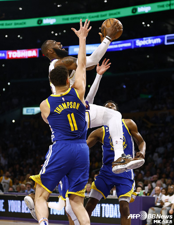 레이커스, GSW에 30점차 대승 [NBA PO]