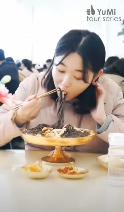 평양에서 PT받고 옥류관에서 먹방찍는 ‘유미’는 누구?[who's who]