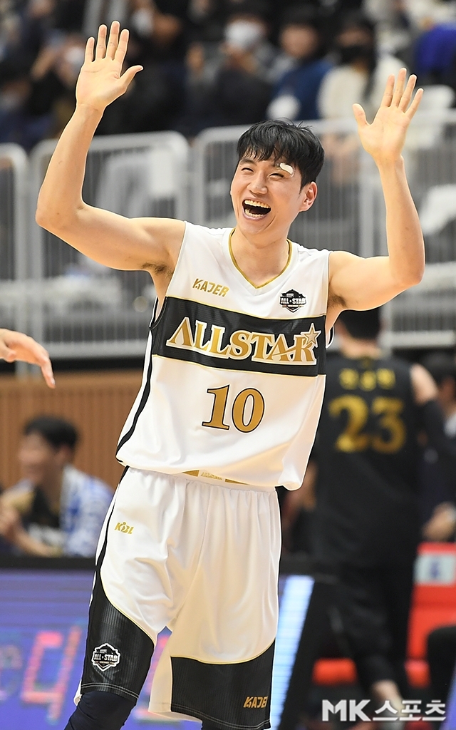 수원에 달이 뜬다…문성곤, kt와 5년 7억 8000만원 ‘잭팟’ “우승 DNA kt에 주입할 것” [KBL FA]