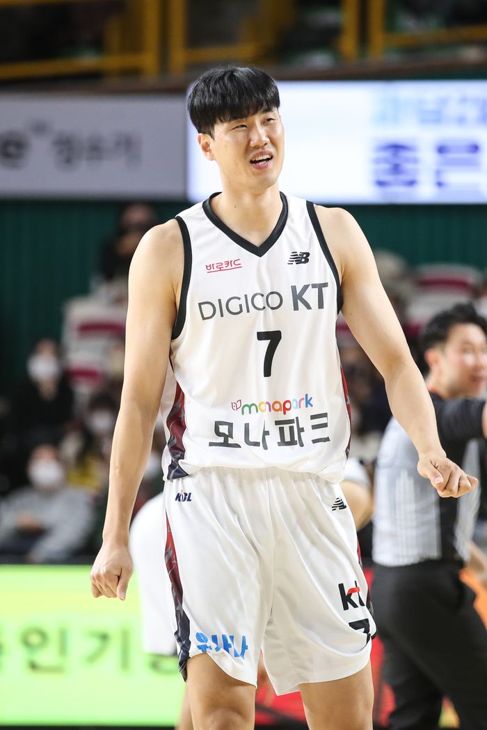 MVP 오세근, KGC인삼공사 떠나 SK로 전격 이적