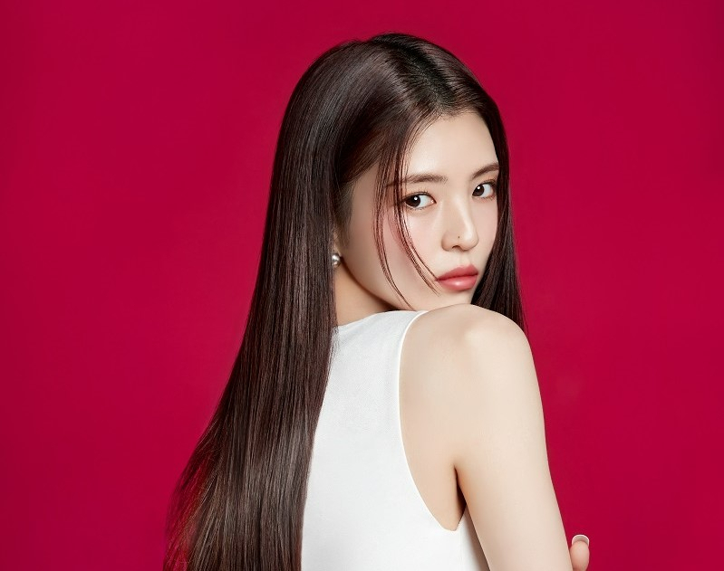 “한소희, 결점 없이 완벽한 비주얼” 로레알파리 화보 논평