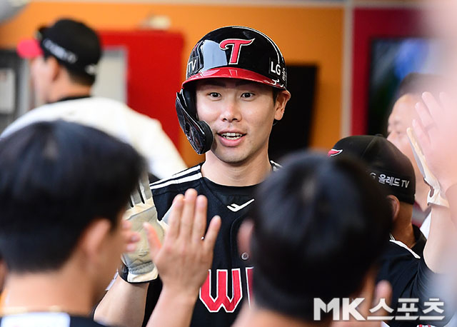 홍창기 ‘1회부터 분위기 좋아’ [MK포토]