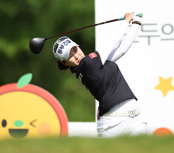 코스 바꿔도 강한 지한솔, E1채리티 오픈 첫날 선두 [KLPGA]