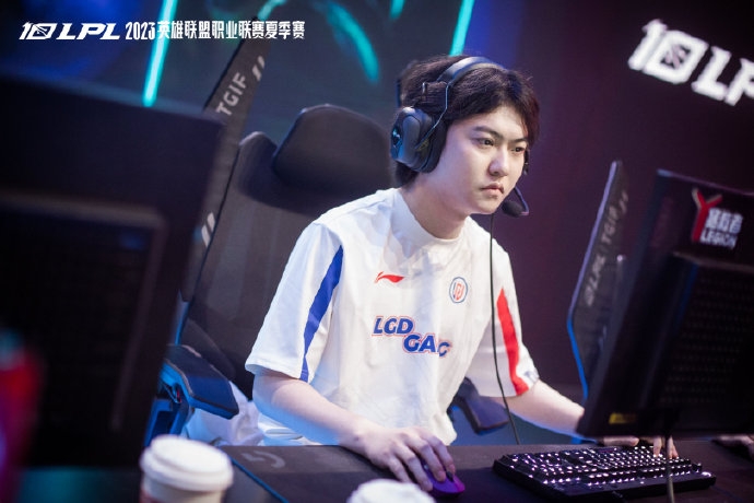 '엔비' 이명준 LPL 데뷔전…LGD, IG에 0대2로 패배