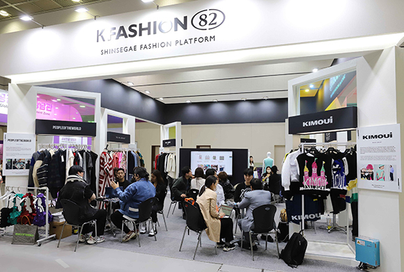 Korean department stores present local fashion labels to allure young ...