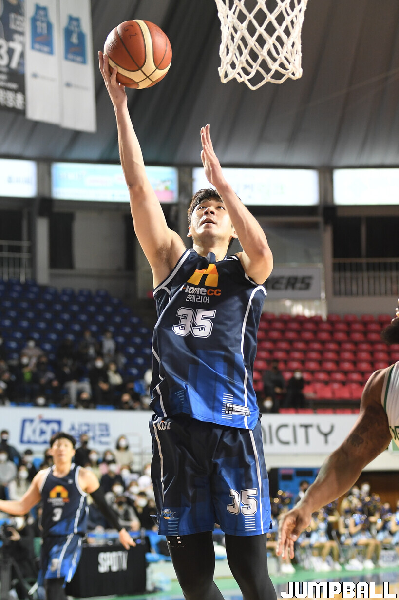 ‘포워드 보강’ KGC, KCC로부터 김상규 영입···전태영과 1대1 트레이드