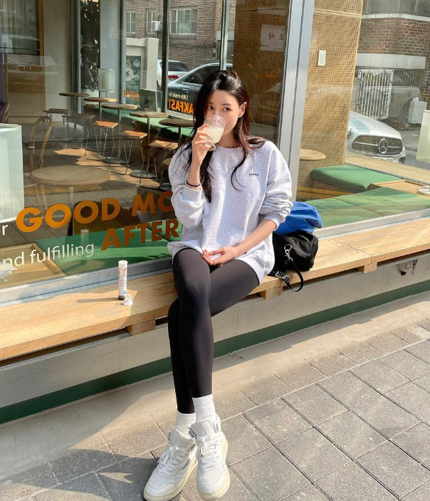 얼굴도 예쁜데 8등신인 여신 여배우,172cm,50kg실물 이런느낌!?레깅스룩 | 어썸클