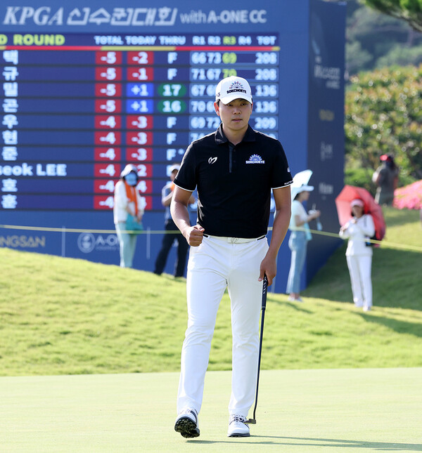 '올해 준우승 2번' 이정환, KPGA선수권대회 3R 단독 1위로 '우승 재도전'