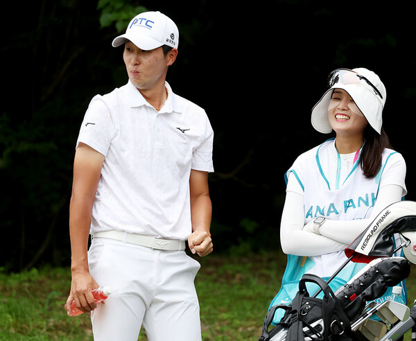 양지호, KPGA 하나은행 인비테이셔널 제패로 일본 시드까지…통산 2승도 아내와 함께