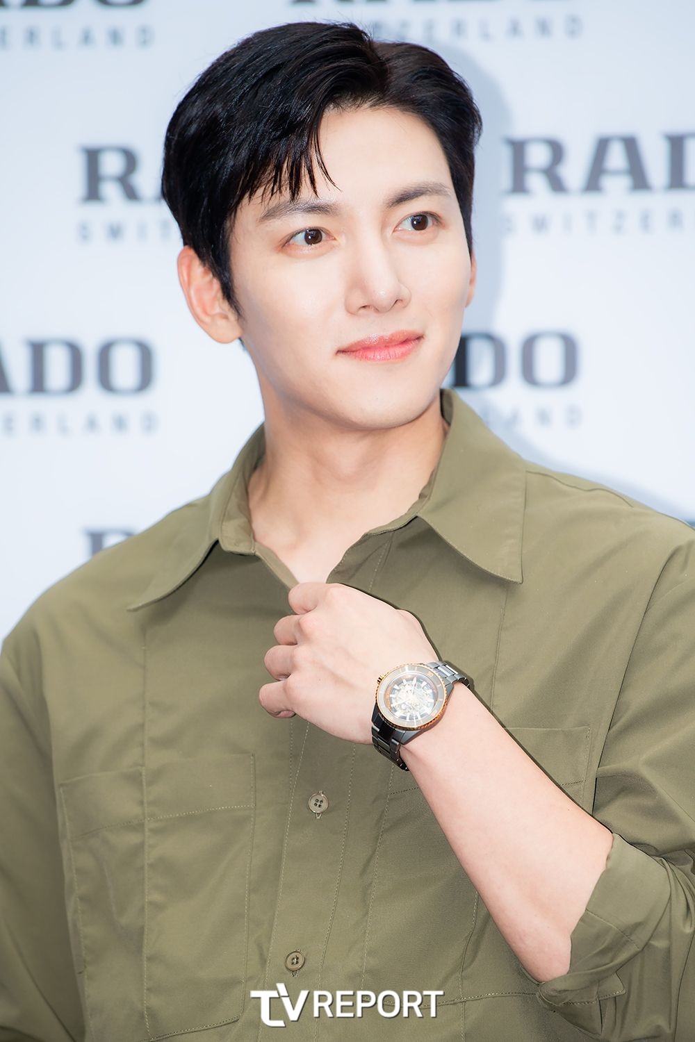 [T포토] 지창욱 '옷깃만 잡아도'