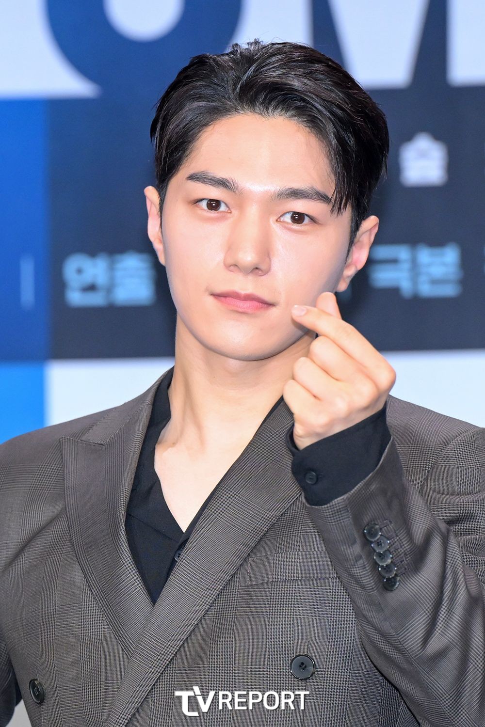 [T포토] 김명수 '아이돌 느낌 아니까~'