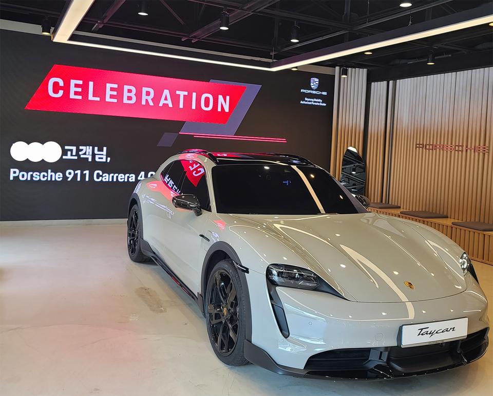 이색 브랜드 공간 '포르쉐 나우 성수'에서 이뤄지는 이색 출고...평생 못 잊을 추억 | M투데이