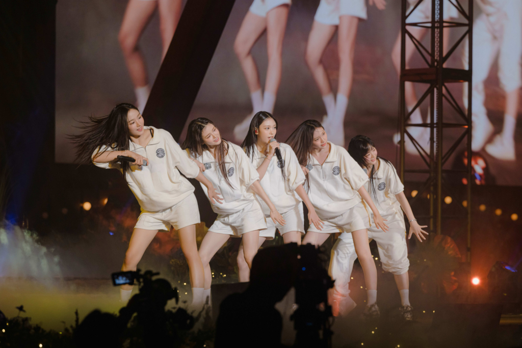 뉴진스, 신곡 'ETA' 최초 공개..첫 팬미팅 성공적 마무리