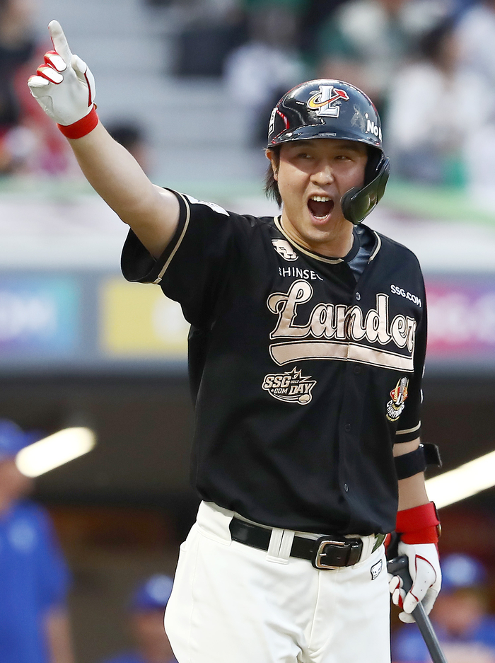 6월 가장 뜨거웠던 SSG 최정, KBO 월간 MVP 선정