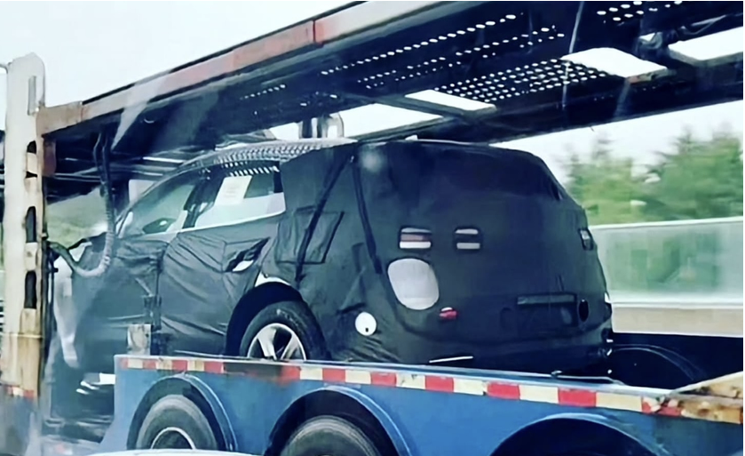 제네시스 GV70 페이스리프트 모델 스파이샷 포착... MLA 램프 적용? | M투데이