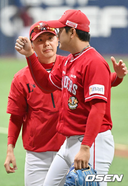 천신만고 끝에 웃은 SSG, 1위 LG에 0.5G 맹추격...김원형 감독 "서진용 2이닝 SV 잘 막아줬다"