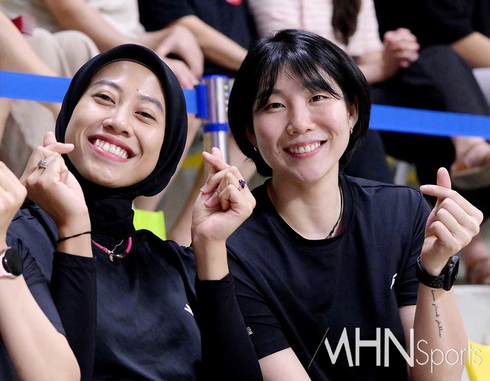 [Ms포토] KGC인삼공사 메가왓티-이소영 '관중석에서 응원하고 있어요'