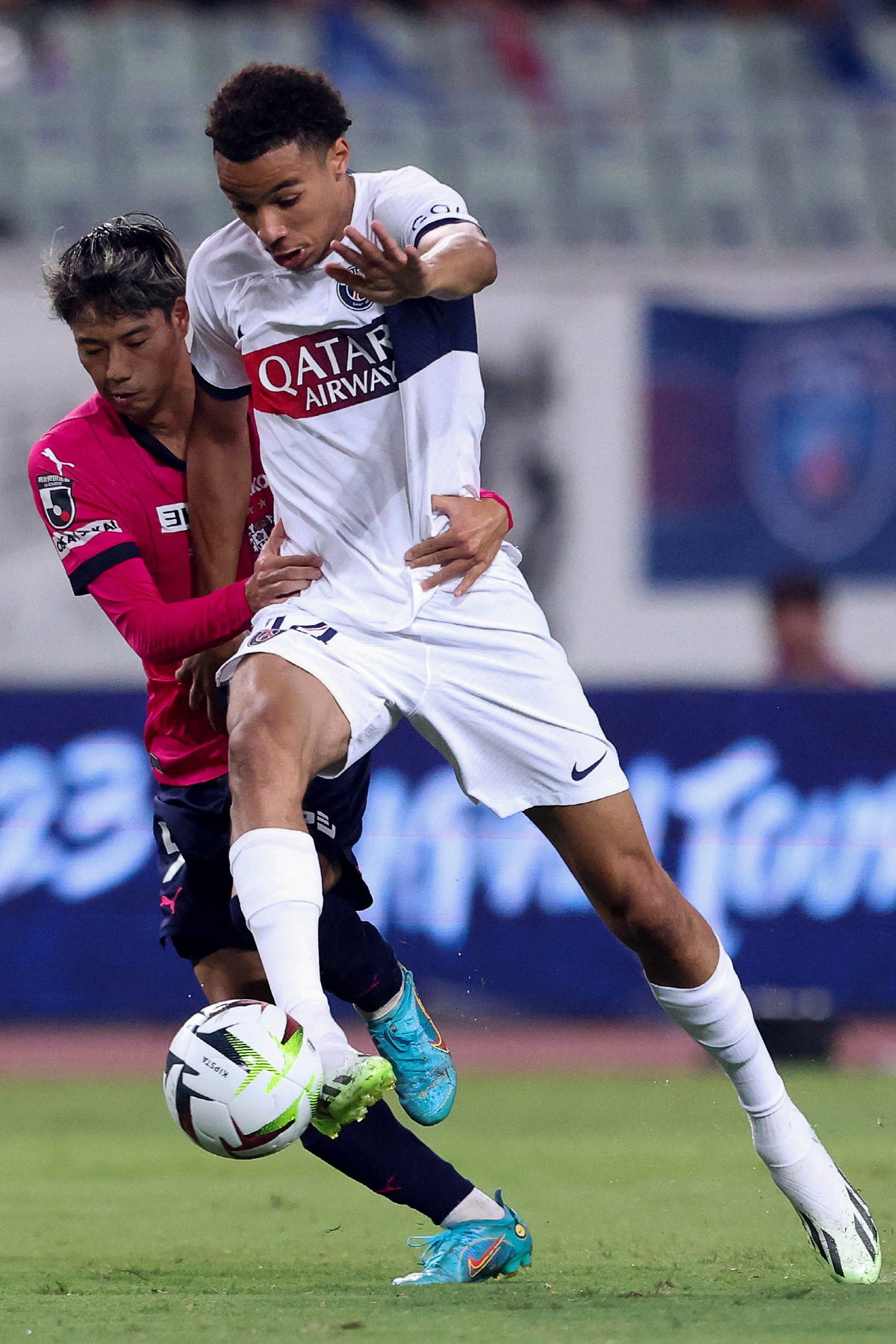"LEE에겐 청신호". LEE와 포지션 겹치는 PSG 21세 신예 윙어. EPL 에버턴에서 영입 제안.