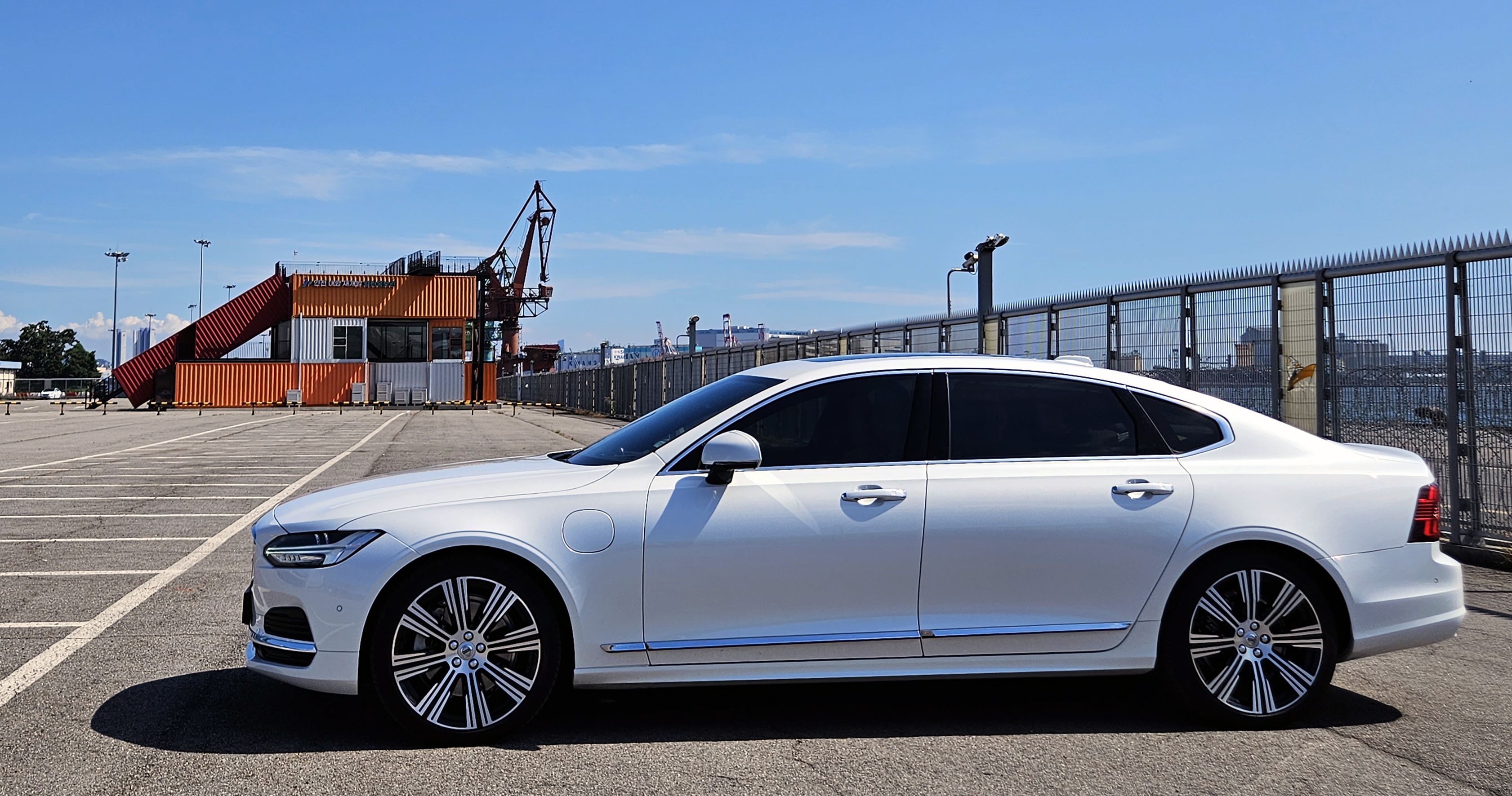 [시승기] 부드러운 변속과 정교한 가감속… 볼보 S90 PHEV