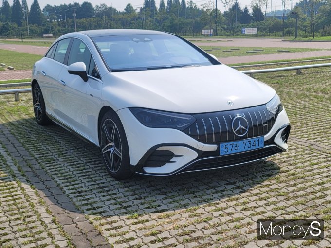 [시승기] 빠르고 오래 가는 전기차 '벤츠 AMG EQE 53 4MATIC+'