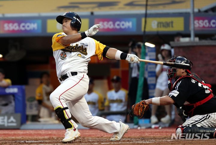 8회 폭투로 결승점…SSG, 선두 LG 잡고 5연패 탈출