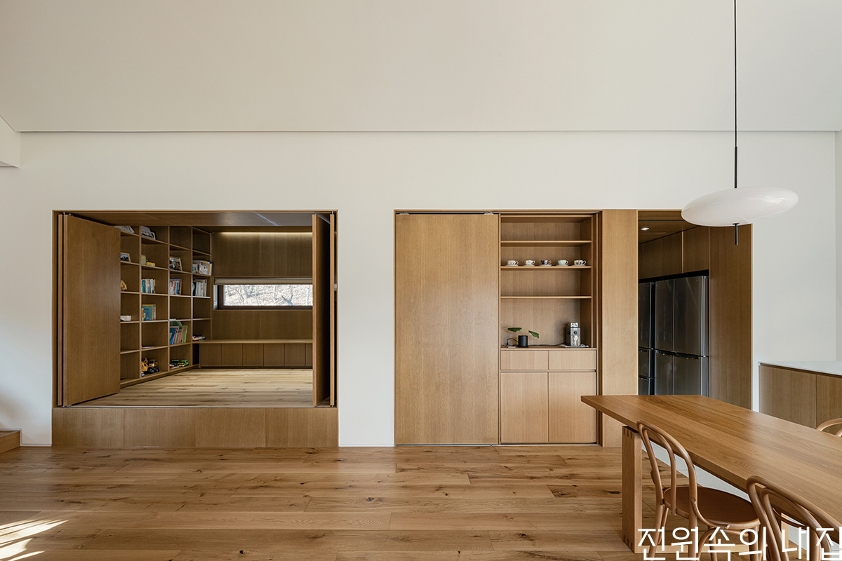 수영장을 갖춘 진주 단층주택 '긴여름집' | 전원속의 내집