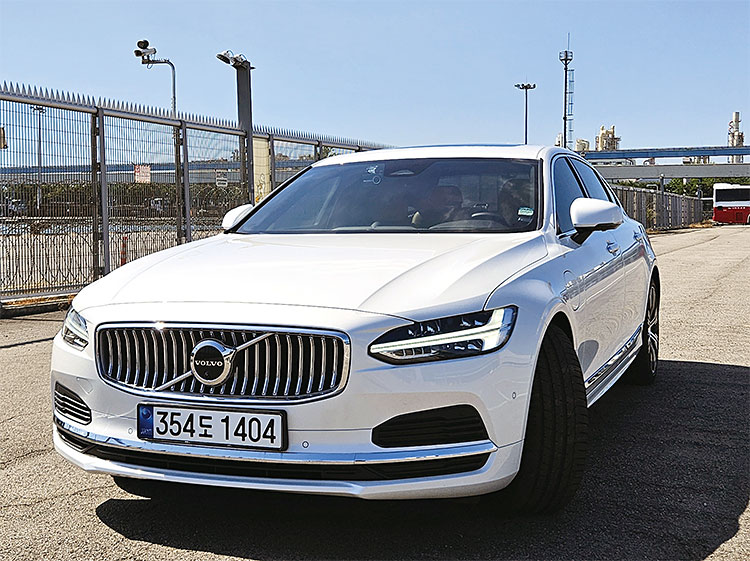 [시승기] 볼보 S90 리차지 PHEV | 부드러운 변속과 정교한 가·감속이 매력 포인트