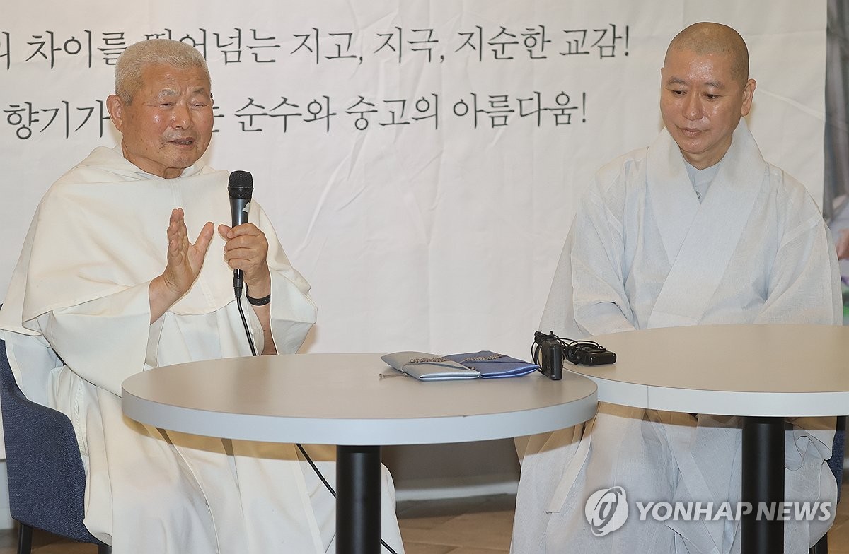 인사말하는 김인중 신부
