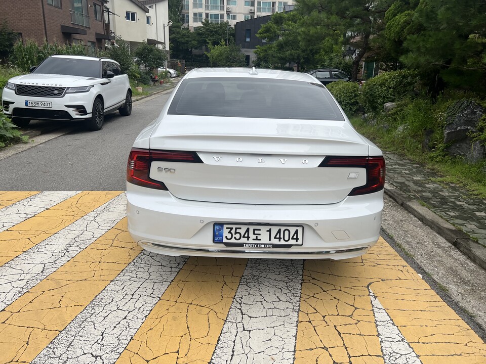 [비교 시승기] 볼보의 세단과 SUV 대표하는 플래그십 모델 S90-XC90 동시에 타보니... | M투데이