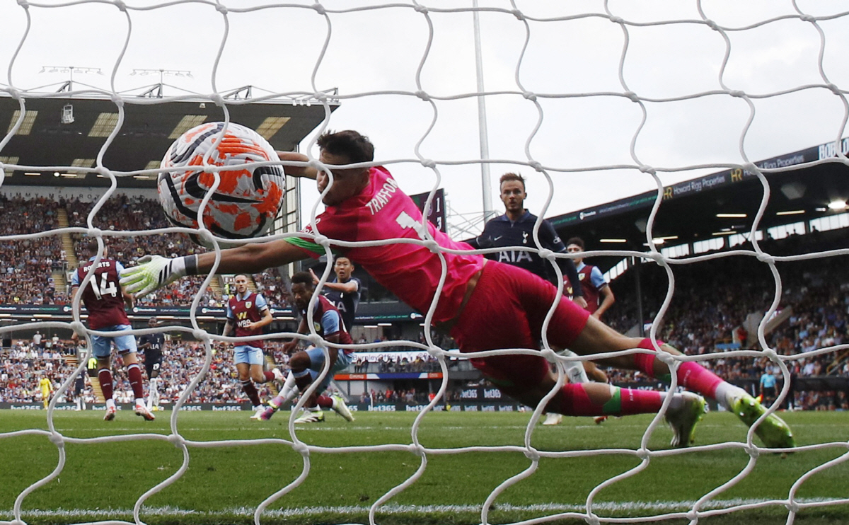 'SON톱의 위엄'. EPL 4R 최고의 공격수. 베스트 11에 엘링 홀란도 제쳤다. 英 매체 "SON, 논쟁 필요없는 최고"