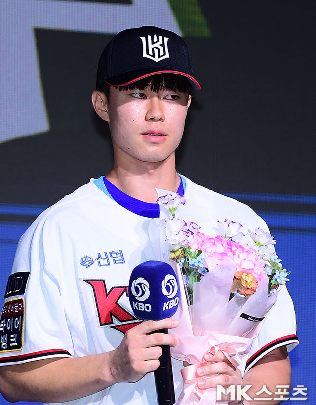 KBO 레전드 사이드암도 기대 폭발, ‘KT맨’ 원상현 “소형준 선배와 미래 KT 선발진 이끌도록 노력하겠다”