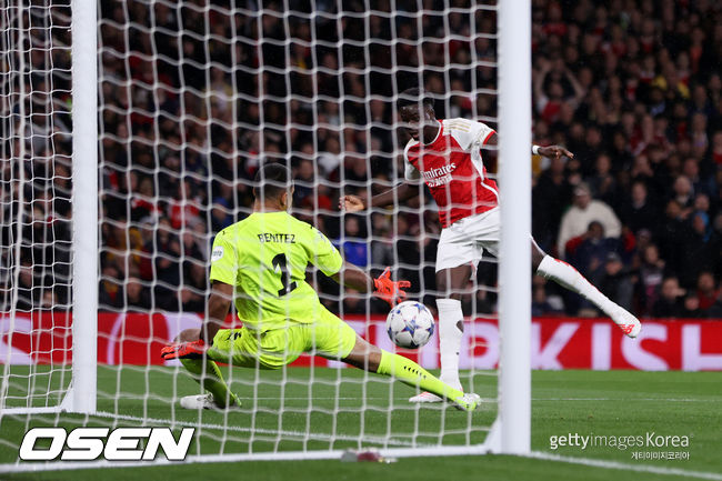 '7년을 기다렸다' 아스날, UCL 복귀전서 PSV 4-0 대파...사카·트로사르·외데고르 1G 1AS
