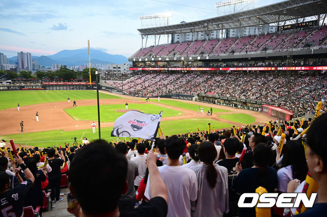 ‘치열한 상위권 순위 경쟁’ KBO리그, 4년 만에 700만 관중 돌파…800만 관중까지 바라본다