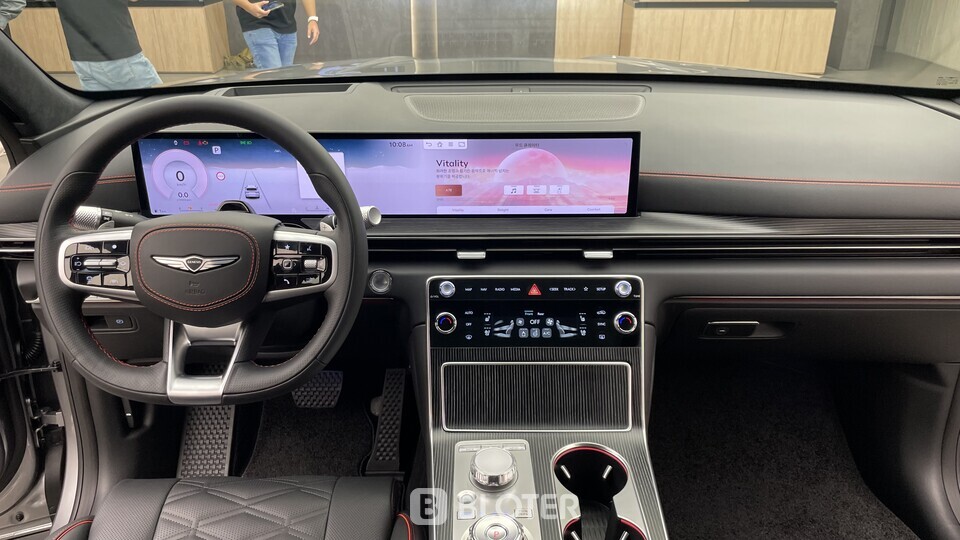 달라진 제네시스 GV80...27인치 '디스플레이 탑재' 쿠페 추가 [카미경] | 블로터