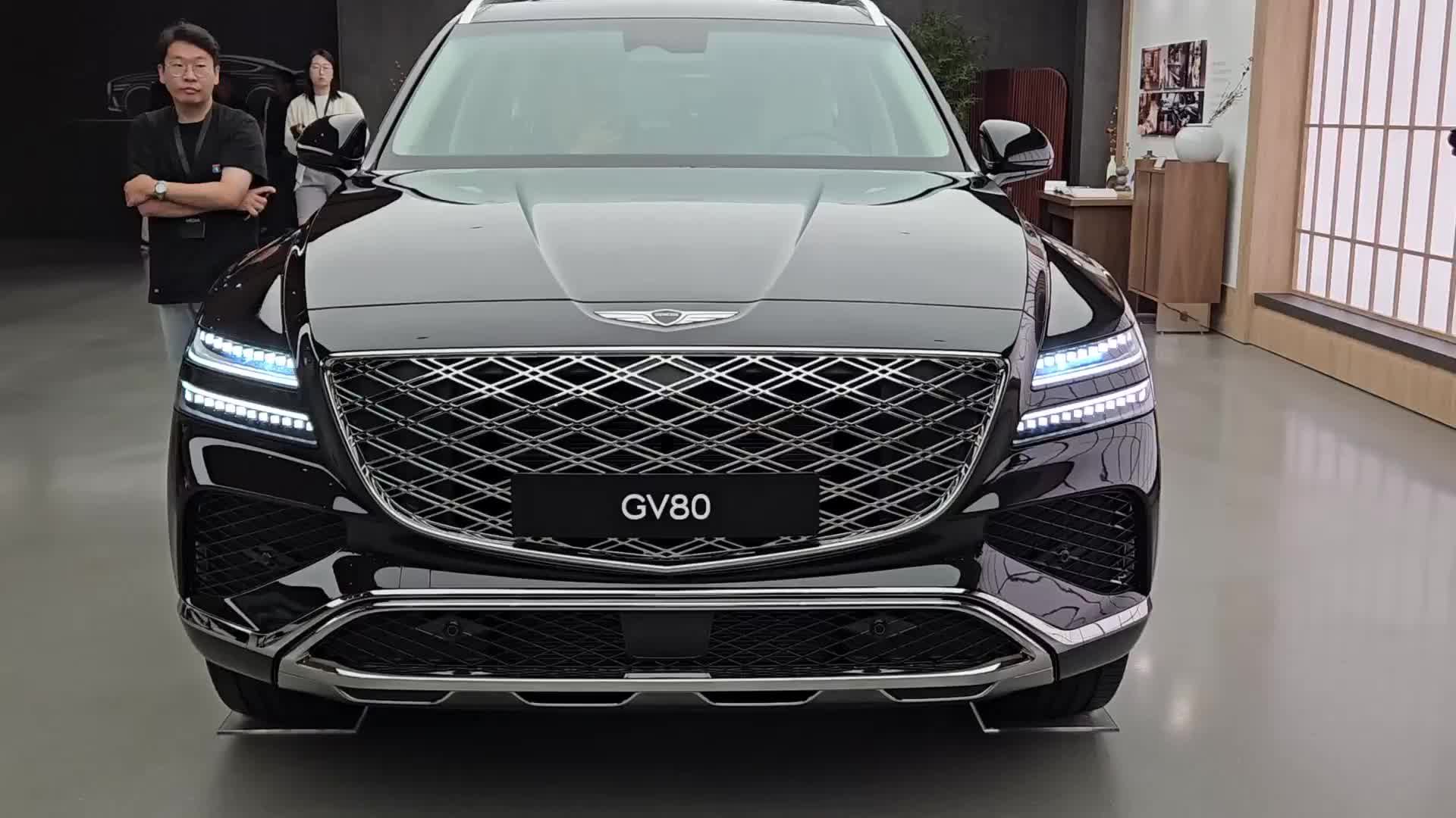 27인치 OLED 디스플레이 탑재한 신형 제네시스 GV80