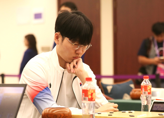 Go pro Shin Jin-seo takes bronze in men's individual competition